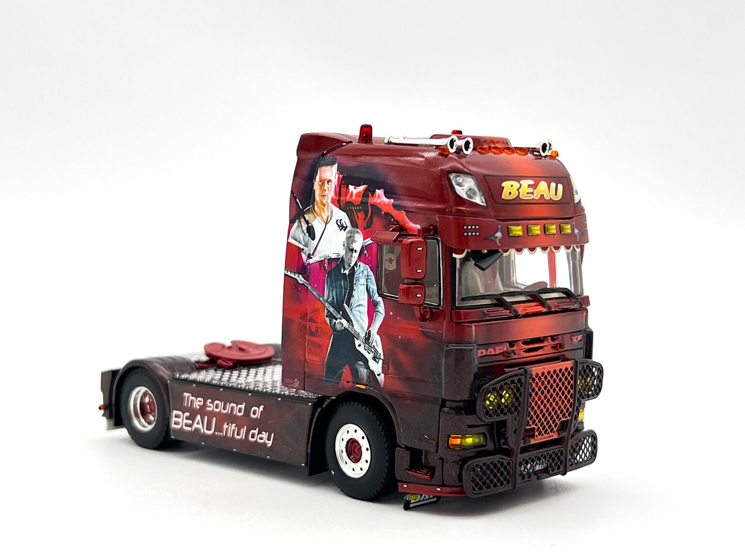 DAF XF 105 super space cab 4x2 Transports Beau - U2 WSI Truck Models ...
