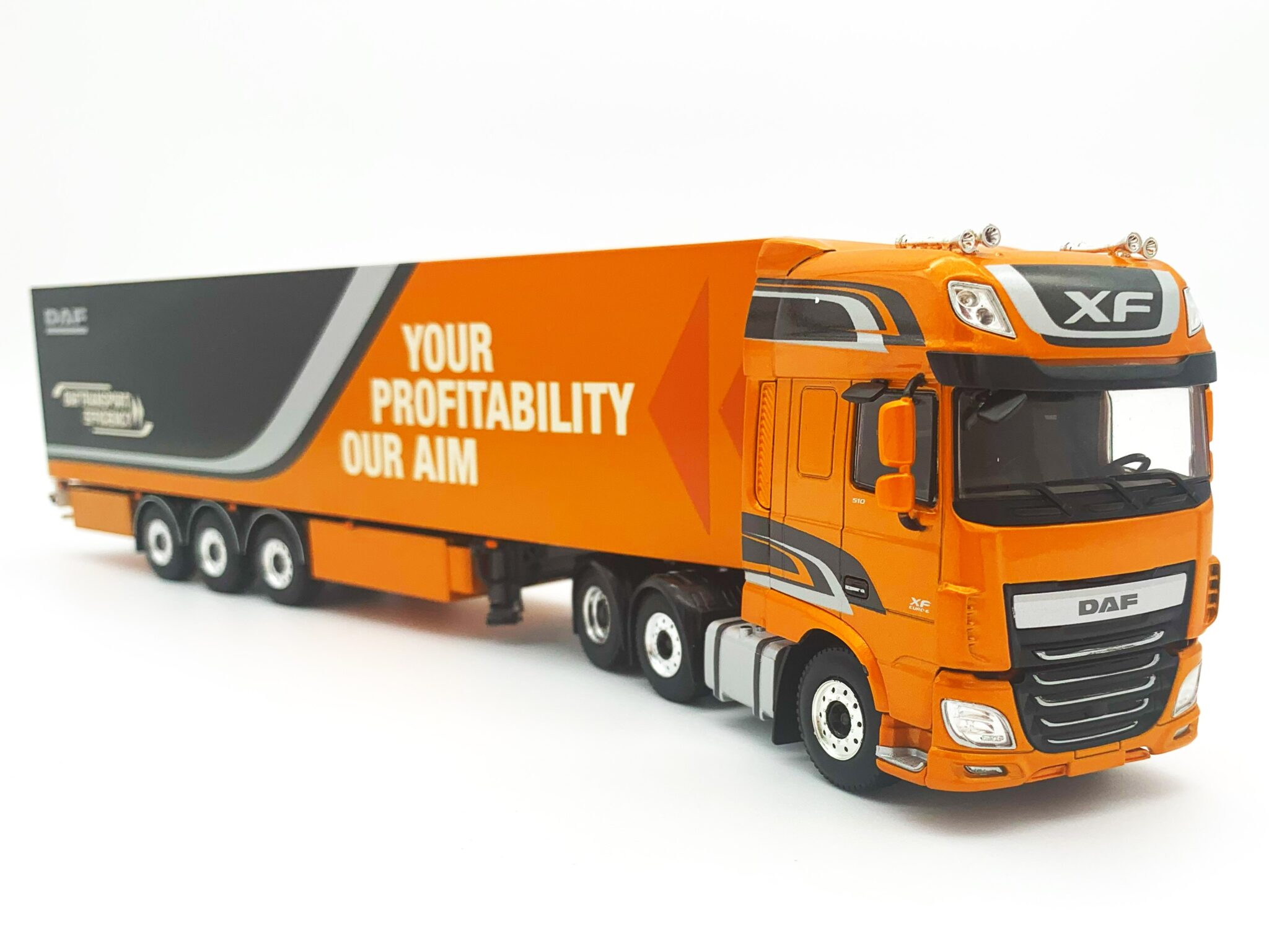 DAF XF SSC 6x2 twin steer box trailer WSI Truck Models - Modeltruckland